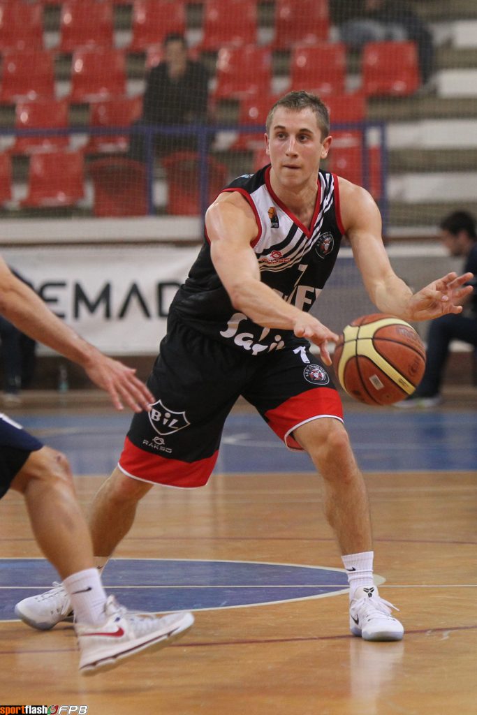 Nick Novak assina exibição de sonho