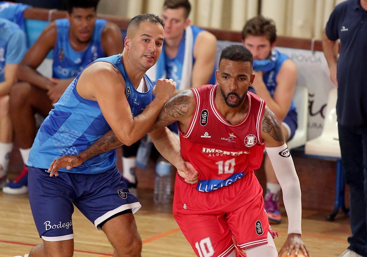 Algarvios e "águias" medem forças este sábado